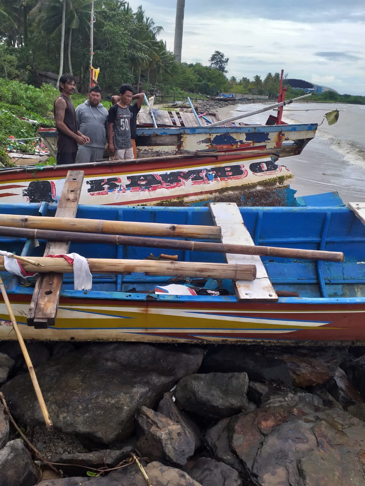 Mobil Sedan Terbakar di Depan Kantor Pendopo Bupati Pandeglang